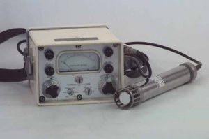 Rate Meter and scintillation counter - Physics Museum - The University ...